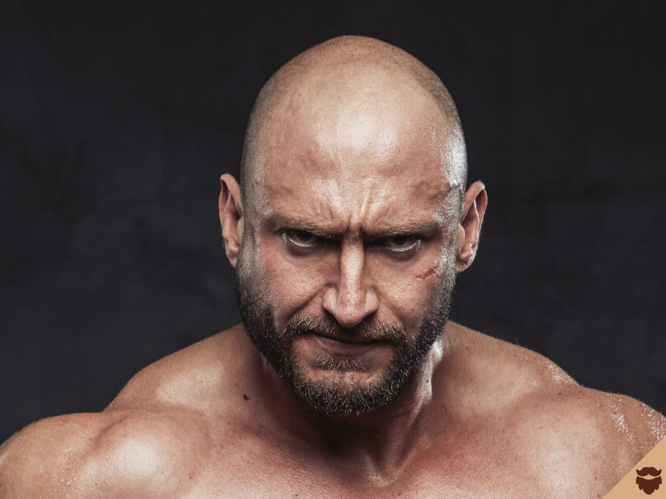 Barbe Courte : Bien se la tailler + Styles & Entretien | BDW