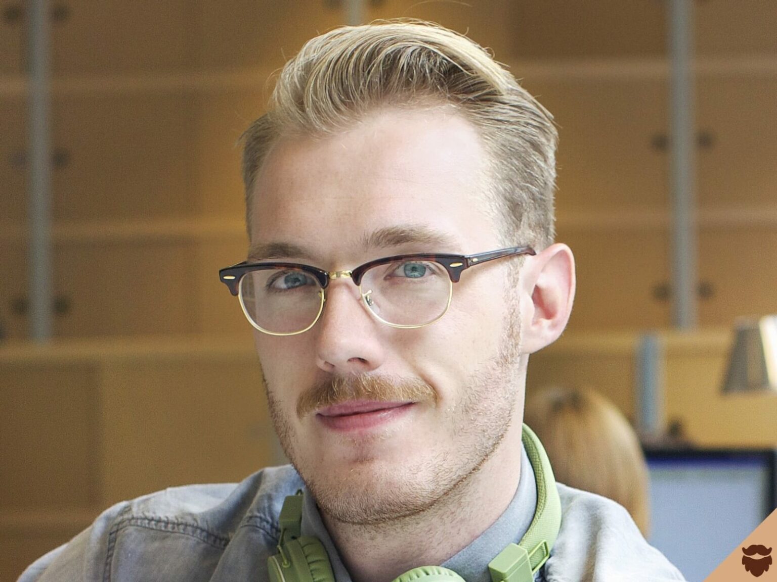 Barbe Courte : Bien se la tailler + Styles & Entretien | BDW