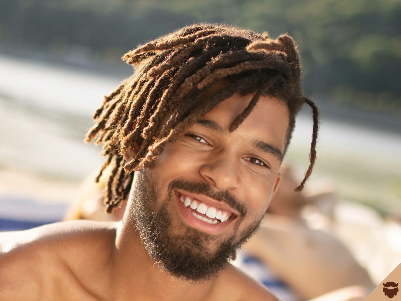 Barbe Courte : Bien se la tailler + Styles & Entretien | BDW